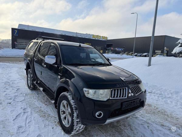Black Mitsubishi l-200 2010 in Vilnius, with an engine capacity of 2.48 L and mileage of 318 thousand km for 7900 €, photo 6 on AUTOMOTO.COM.LV