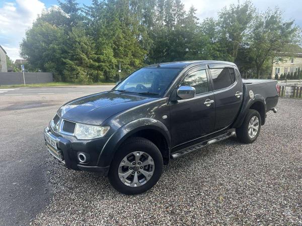 Melns Mitsubishi l-200 2011 Kauņa, ar dzinēja tilpumu 2.48 L un nobraukumu 180 tūkst. km par 5250 €, foto 1 vietnē AUTOMOTO.COM.LV