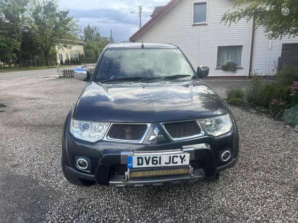 Black Mitsubishi l-200 2011 in Kaunas, with an engine capacity of 2.48 L and mileage of 180 thousand km for 5250 €, photo 2 on AUTOMOTO.COM.LV