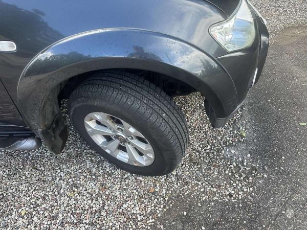 Black Mitsubishi l-200 2011 in Kaunas, with an engine capacity of 2.48 L and mileage of 180 thousand km for 5250 €, photo 4 on AUTOMOTO.COM.LV