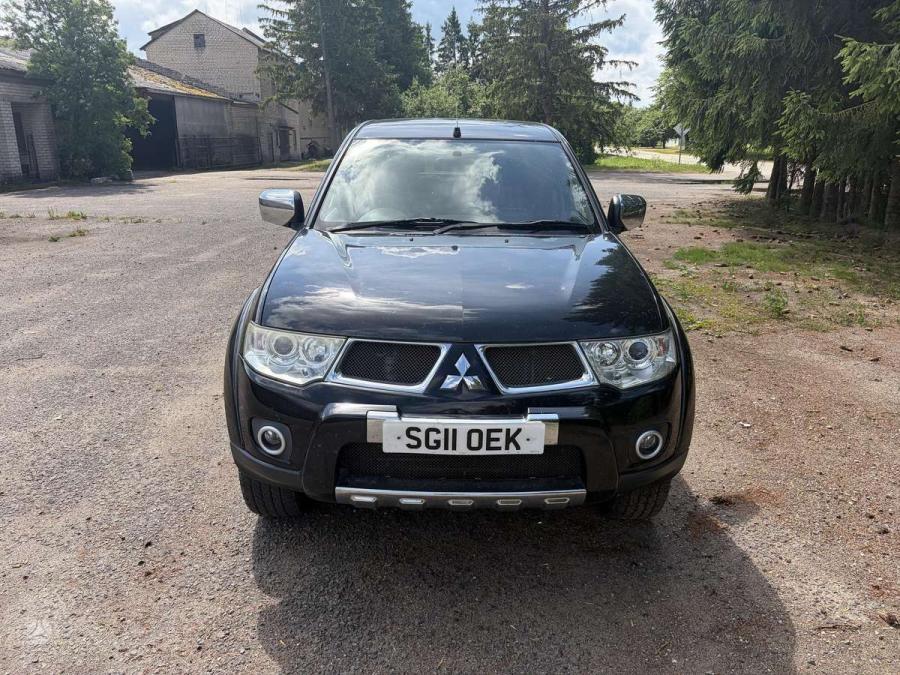 Melns Mitsubishi l-200 2012 Raseiniai, ar dzinēja tilpumu 2.48 L un nobraukumu 230 tūkst. km par 5000 €, foto 3 vietnē AUTOMOTO.COM.LV