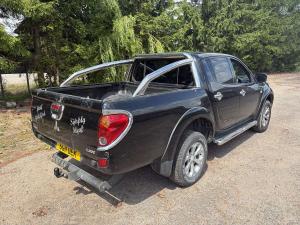 Melns Mitsubishi l-200 2012 Raseiniai, ar dzinēja tilpumu 2.48 L un nobraukumu 230 tūkst. km par 5000 €, foto 5 vietnē AUTOMOTO.COM.LV