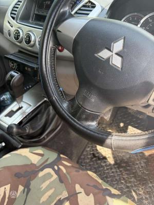 Melns Mitsubishi l-200 2012 Raseiniai, ar dzinēja tilpumu 2.48 L un nobraukumu 230 tūkst. km par 5000 €, foto 8 vietnē AUTOMOTO.COM.LV