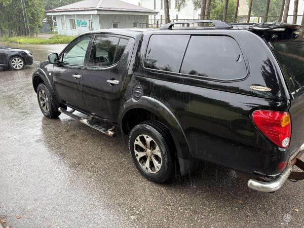 Melns Mitsubishi l-200 2012 Raseiniai, ar dzinēja tilpumu 2.48 L un nobraukumu 220 tūkst. km par 5200 €, foto 4 vietnē AUTOMOTO.COM.LV