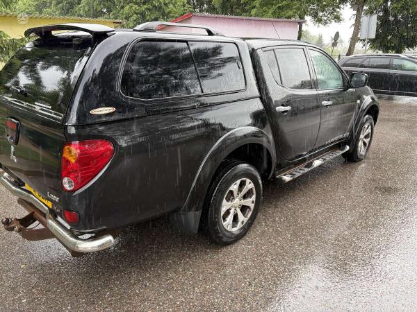 Melns Mitsubishi l-200 2012 Raseiniai, ar dzinēja tilpumu 2.48 L un nobraukumu 220 tūkst. km par 5200 €, foto 5 vietnē AUTOMOTO.COM.LV