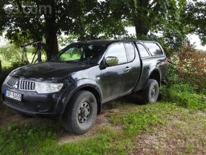 Melns Mitsubishi l-200 2012 Ogre, ar dzinēja tilpumu 2.50 L un nobraukumu 265 tūkst. km par 6900 €, foto  vietnē AUTOMOTO.COM.LV