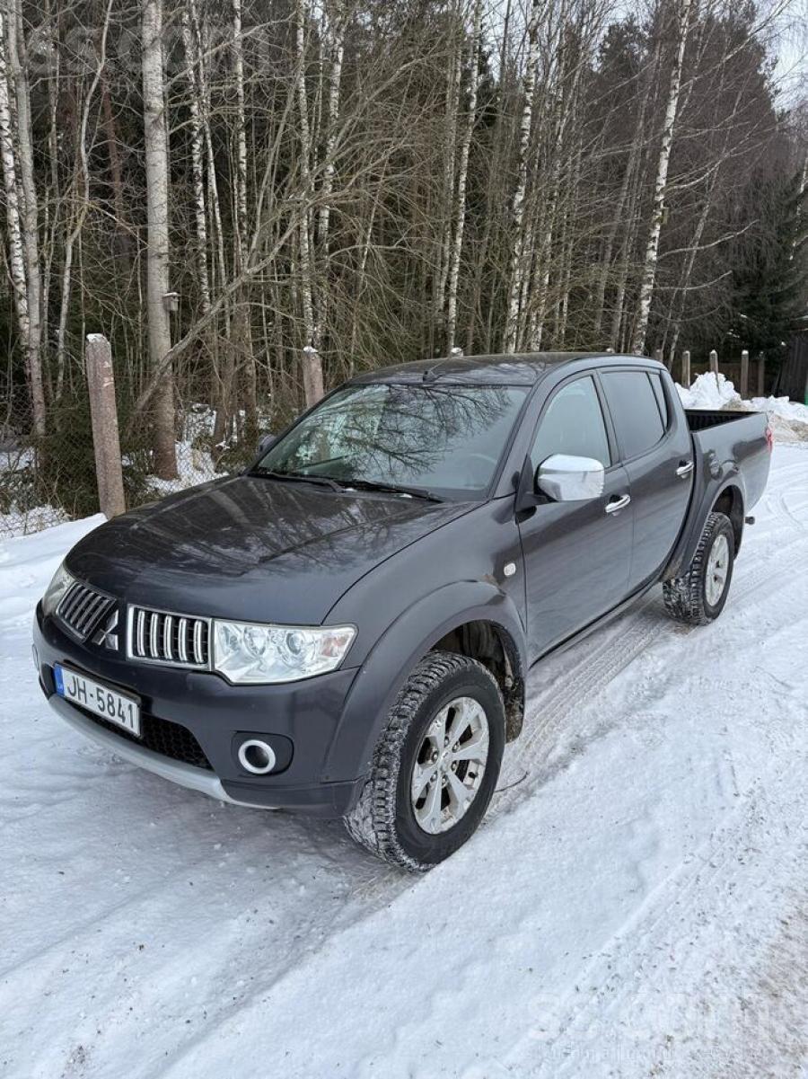 Melns Mitsubishi l-200 2013 Cēsis, ar dzinēja tilpumu 2.50 L un nobraukumu 549 tūkst. km par 4900 €, foto 1 vietnē AUTOMOTO.COM.LV