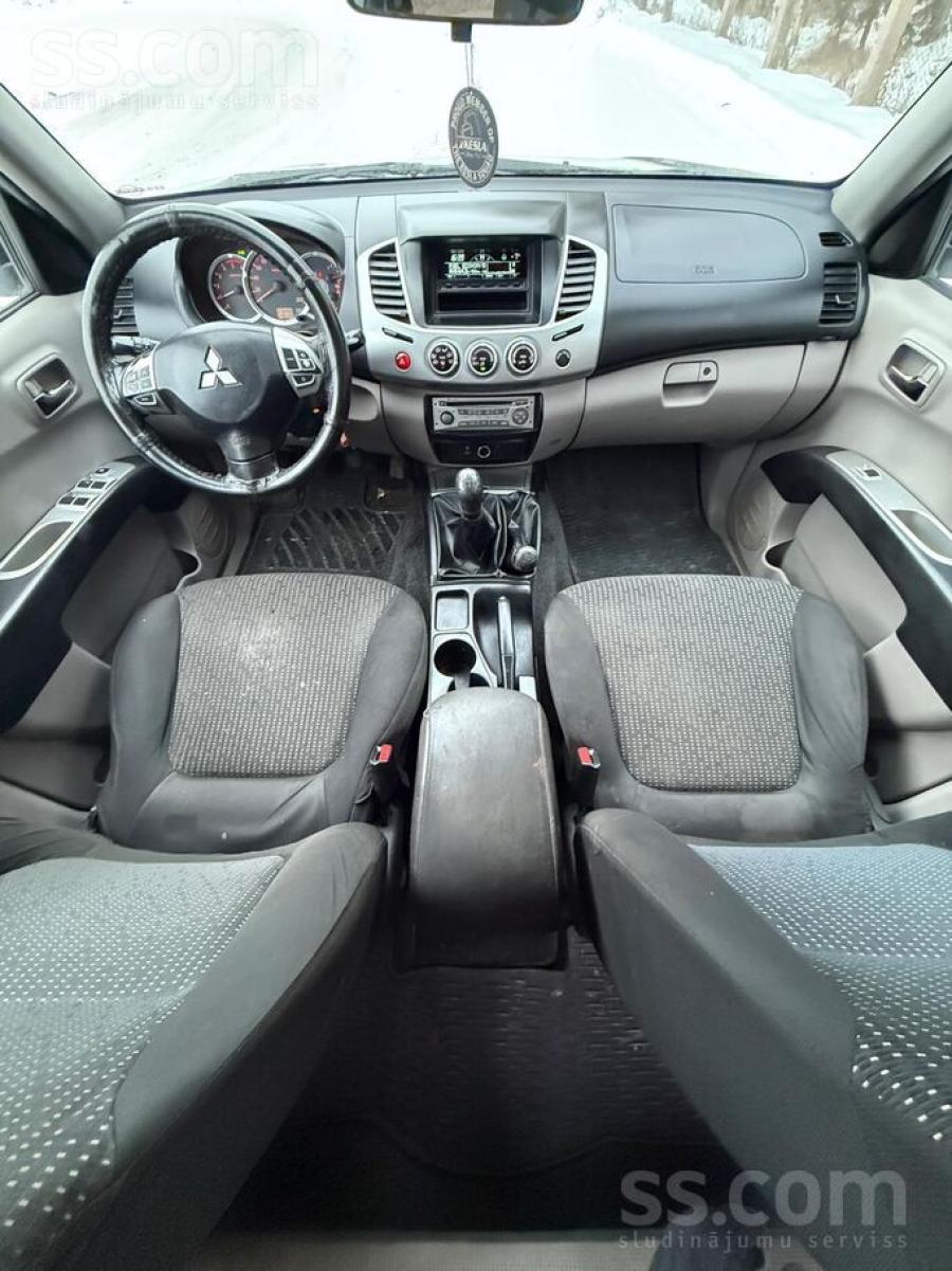 Melns Mitsubishi l-200 2013 Cēsis, ar dzinēja tilpumu 2.50 L un nobraukumu 549 tūkst. km par 4900 €, foto 4 vietnē AUTOMOTO.COM.LV