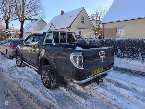 Melns Mitsubishi l-200 2013 Viļņa, ar dzinēja tilpumu 2.50 L un nobraukumu 150 tūkst. km par 5600 €, foto 2 vietnē AUTOMOTO.COM.LV