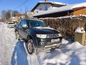 Black Mitsubishi l-200 2013 in Vilnius, with an engine capacity of 2.50 L and mileage of 150 thousand km for 5600 €, photo 7 on AUTOMOTO.COM.LV