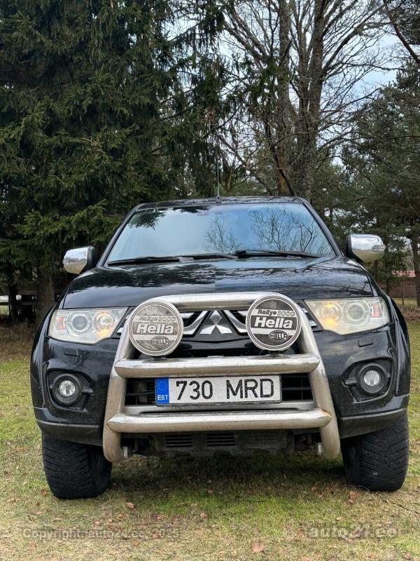 Melns Mitsubishi l-200 2015 Tallina, ar dzinēja tilpumu 2.50 L un nobraukumu 210 tūkst. km par 16500 €, foto 1 vietnē AUTOMOTO.COM.LV