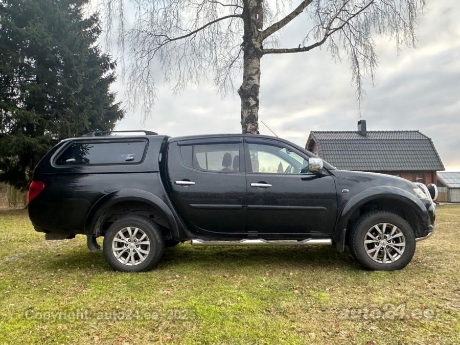 Melns Mitsubishi l-200 2015 Tallina, ar dzinēja tilpumu 2.50 L un nobraukumu 210 tūkst. km par 16500 €, foto 4 vietnē AUTOMOTO.COM.LV