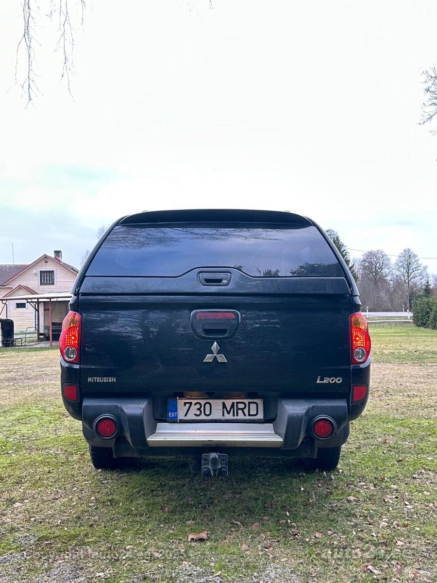 Black Mitsubishi l-200 2015 in Tallinn, with an engine capacity of 2.50 L and mileage of 210 thousand km for 16500 €, photo 5 on AUTOMOTO.COM.LV