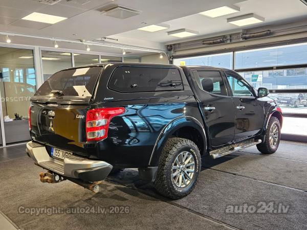 Black Mitsubishi l-200 2016 in Tallinn, with an engine capacity of 2.44 L and mileage of 151 thousand km for 19500 €, photo 2 on AUTOMOTO.COM.LV
