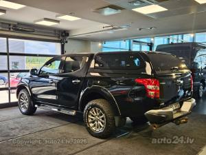 Black Mitsubishi l-200 2016 in Tallinn, with an engine capacity of 2.44 L and mileage of 151 thousand km for 19500 €, photo 5 on AUTOMOTO.COM.LV