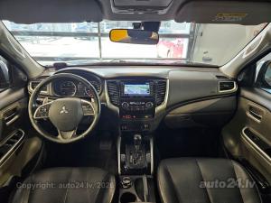 Black Mitsubishi l-200 2016 in Tallinn, with an engine capacity of 2.44 L and mileage of 151 thousand km for 19500 €, photo 6 on AUTOMOTO.COM.LV