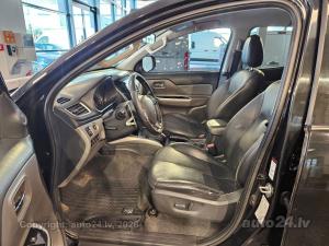 Black Mitsubishi l-200 2016 in Tallinn, with an engine capacity of 2.44 L and mileage of 151 thousand km for 19500 €, photo 7 on AUTOMOTO.COM.LV