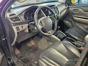 Black Mitsubishi l-200 2016 in Tallinn, with an engine capacity of 2.44 L and mileage of 151 thousand km for 19500 €, photo 8 on AUTOMOTO.COM.LV