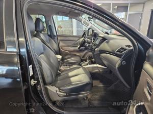 Black Mitsubishi l-200 2016 in Tallinn, with an engine capacity of 2.44 L and mileage of 151 thousand km for 19500 €, photo 10 on AUTOMOTO.COM.LV