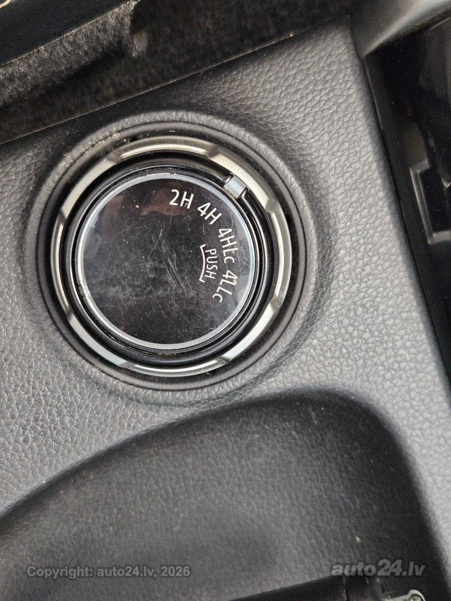 Black Mitsubishi l-200 2016 in Tallinn, with an engine capacity of 2.44 L and mileage of 151 thousand km for 19500 €, photo 12 on AUTOMOTO.COM.LV