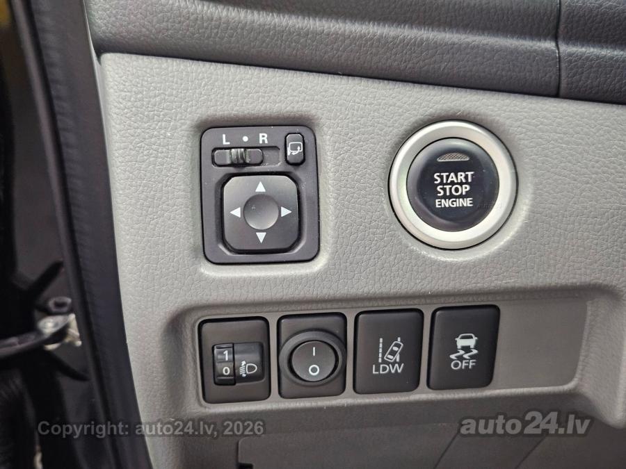 Black Mitsubishi l-200 2016 in Tallinn, with an engine capacity of 2.44 L and mileage of 151 thousand km for 19500 €, photo 13 on AUTOMOTO.COM.LV