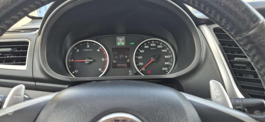 Black Mitsubishi l-200 2017 in Kaunas, with an engine capacity of 2.44 L and mileage of 190 thousand km for 13450 €, photo 9 on AUTOMOTO.COM.LV
