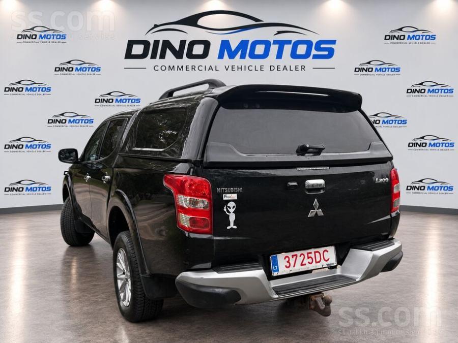 Black Mitsubishi l-200 2017 in Riga, with an engine capacity of 2.40 L and mileage of 265 thousand km for 13800 €, photo 5 on AUTOMOTO.COM.LV