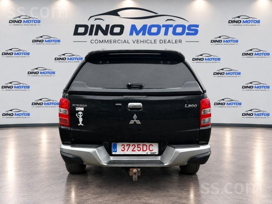 Black Mitsubishi l-200 2017 in Riga, with an engine capacity of 2.40 L and mileage of 265 thousand km for 13800 €, photo 6 on AUTOMOTO.COM.LV