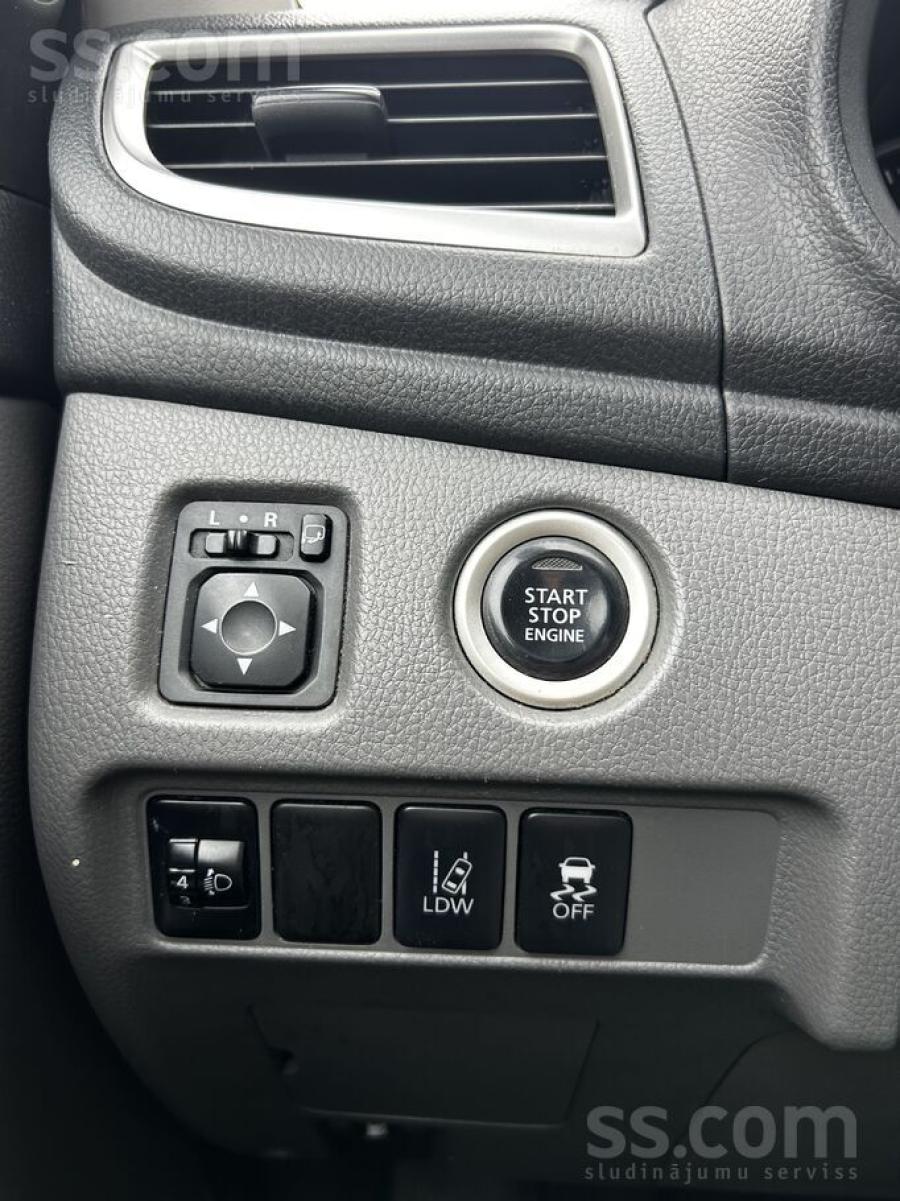 Black Mitsubishi l-200 2017 in Riga, with an engine capacity of 2.40 L and mileage of 265 thousand km for 13800 €, photo 18 on AUTOMOTO.COM.LV