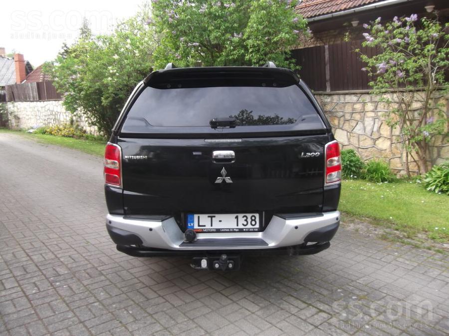Black Mitsubishi l-200 2018 in Riga, with an engine capacity of 2.40 L and mileage of 112 thousand km for 12490 €, photo 4 on AUTOMOTO.COM.LV