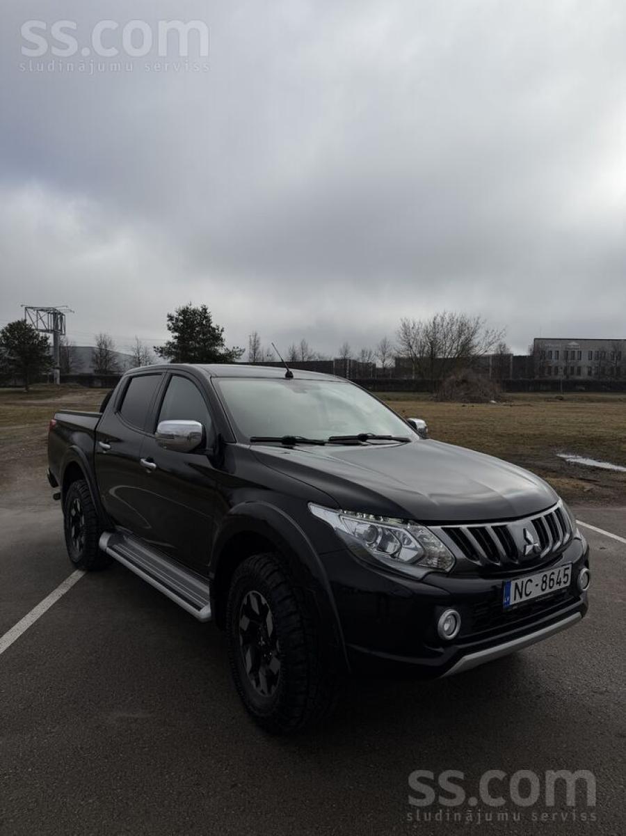 Black Mitsubishi l-200 2018 in Riga, with an engine capacity of 2.50 L and mileage of 216 thousand km for 18300 €, photo 1 on AUTOMOTO.COM.LV