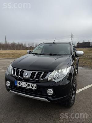 Black Mitsubishi l-200 2018 in Riga, with an engine capacity of 2.50 L and mileage of 216 thousand km for 18300 €, photo 5 on AUTOMOTO.COM.LV