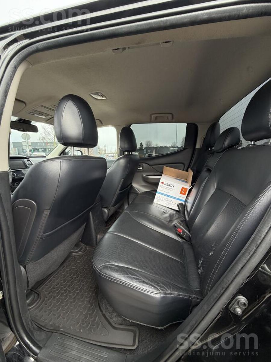 Black Mitsubishi l-200 2018 in Riga, with an engine capacity of 2.50 L and mileage of 216 thousand km for 18300 €, photo 7 on AUTOMOTO.COM.LV