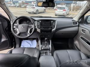Black Mitsubishi l-200 2018 in Riga, with an engine capacity of 2.50 L and mileage of 216 thousand km for 18300 €, photo 8 on AUTOMOTO.COM.LV