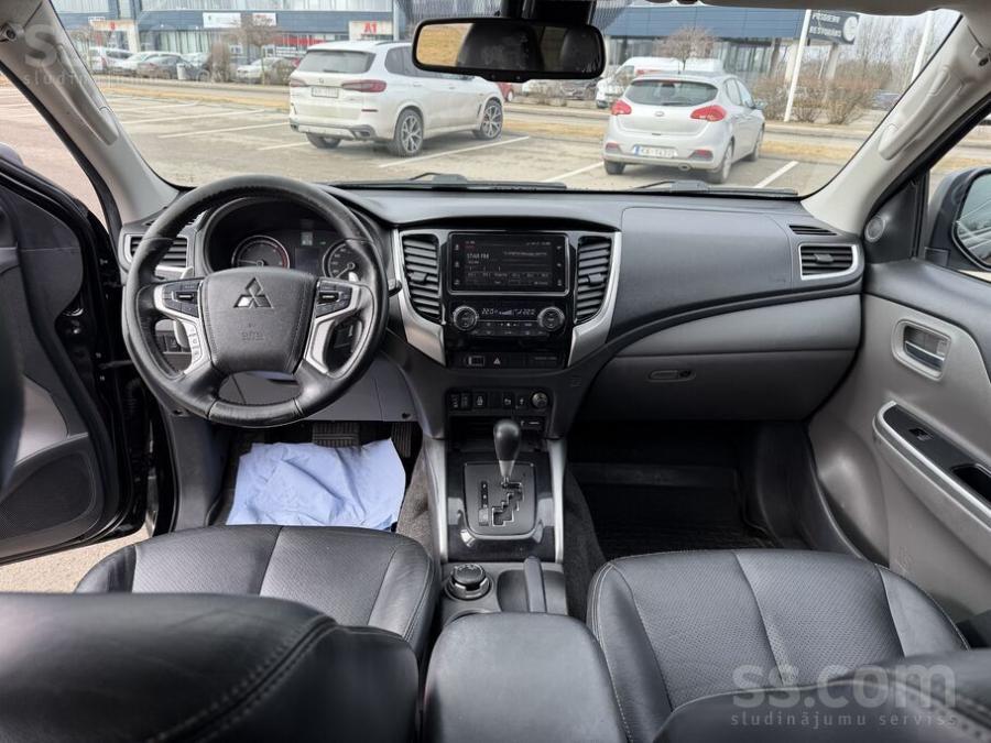 Black Mitsubishi l-200 2018 in Riga, with an engine capacity of 2.50 L and mileage of 216 thousand km for 18300 €, photo 8 on AUTOMOTO.COM.LV
