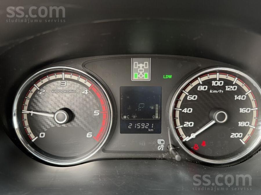 Black Mitsubishi l-200 2018 in Riga, with an engine capacity of 2.50 L and mileage of 216 thousand km for 18300 €, photo 9 on AUTOMOTO.COM.LV