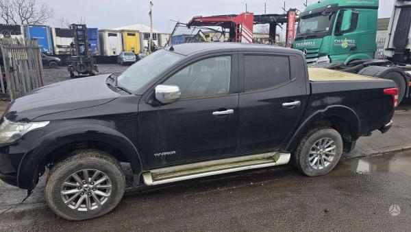 Black Mitsubishi l-200 2019 in Utena, with an engine capacity of 2.44 L and mileage of 1 thousand km for 6800 €, photo 6 on AUTOMOTO.COM.LV