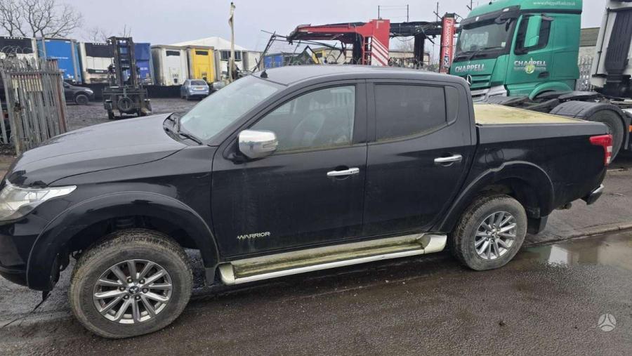 Black Mitsubishi l-200 2019 in Utena, with an engine capacity of 2.44 L and mileage of 1 thousand km for 6800 €, photo 6 on AUTOMOTO.COM.LV