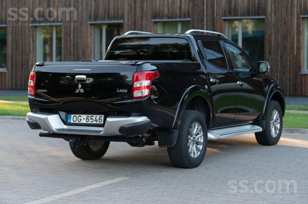 Black Mitsubishi l-200 2019 in Jelgava, with an engine capacity of 2.50 L and mileage of 282 thousand km for 19500 €, photo 4 on AUTOMOTO.COM.LV