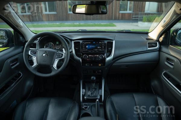 Black Mitsubishi l-200 2019 in Jelgava, with an engine capacity of 2.50 L and mileage of 282 thousand km for 19500 €, photo 6 on AUTOMOTO.COM.LV