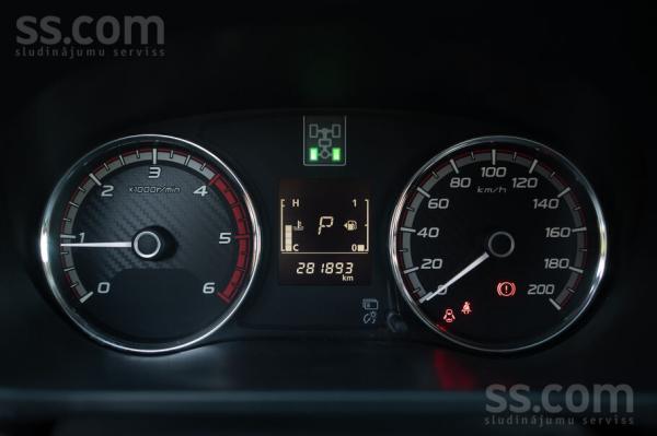 Black Mitsubishi l-200 2019 in Jelgava, with an engine capacity of 2.50 L and mileage of 282 thousand km for 19500 €, photo 10 on AUTOMOTO.COM.LV