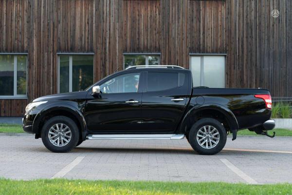 Melns Mitsubishi l-200 2019 Dobele, ar dzinēja tilpumu 2.44 L un nobraukumu 282 tūkst. km par 19965 €, foto 2 vietnē AUTOMOTO.COM.LV