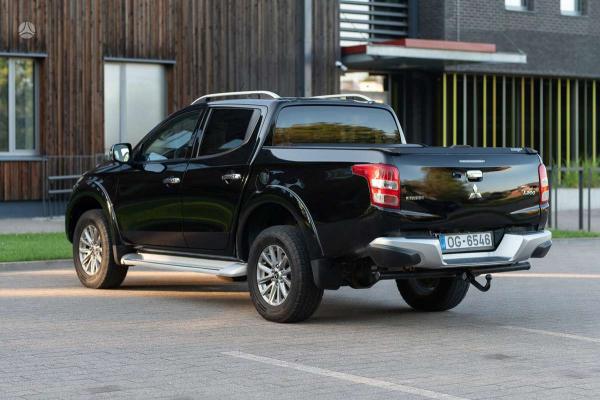 Melns Mitsubishi l-200 2019 Dobele, ar dzinēja tilpumu 2.44 L un nobraukumu 282 tūkst. km par 19965 €, foto 3 vietnē AUTOMOTO.COM.LV