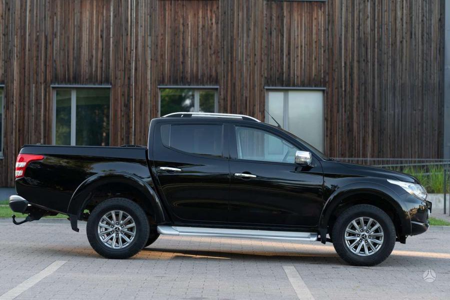 Melns Mitsubishi l-200 2019 Dobele, ar dzinēja tilpumu 2.44 L un nobraukumu 282 tūkst. km par 19965 €, foto 5 vietnē AUTOMOTO.COM.LV