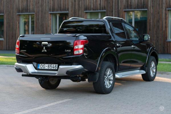 Melns Mitsubishi l-200 2019 Dobele, ar dzinēja tilpumu 2.44 L un nobraukumu 282 tūkst. km par 19965 €, foto 5 vietnē AUTOMOTO.COM.LV