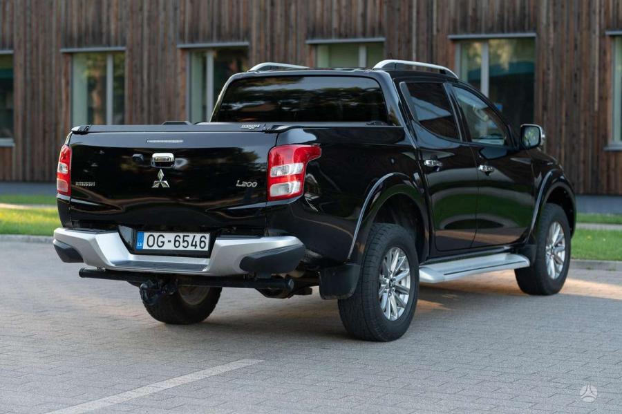 Melns Mitsubishi l-200 2019 Dobele, ar dzinēja tilpumu 2.44 L un nobraukumu 282 tūkst. km par 19965 €, foto 6 vietnē AUTOMOTO.COM.LV