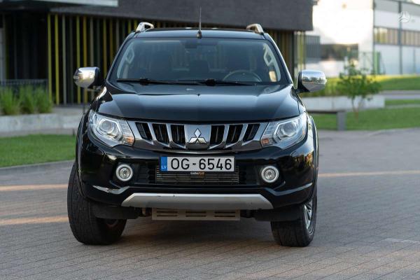 Melns Mitsubishi l-200 2019 Dobele, ar dzinēja tilpumu 2.44 L un nobraukumu 282 tūkst. km par 19965 €, foto 6 vietnē AUTOMOTO.COM.LV