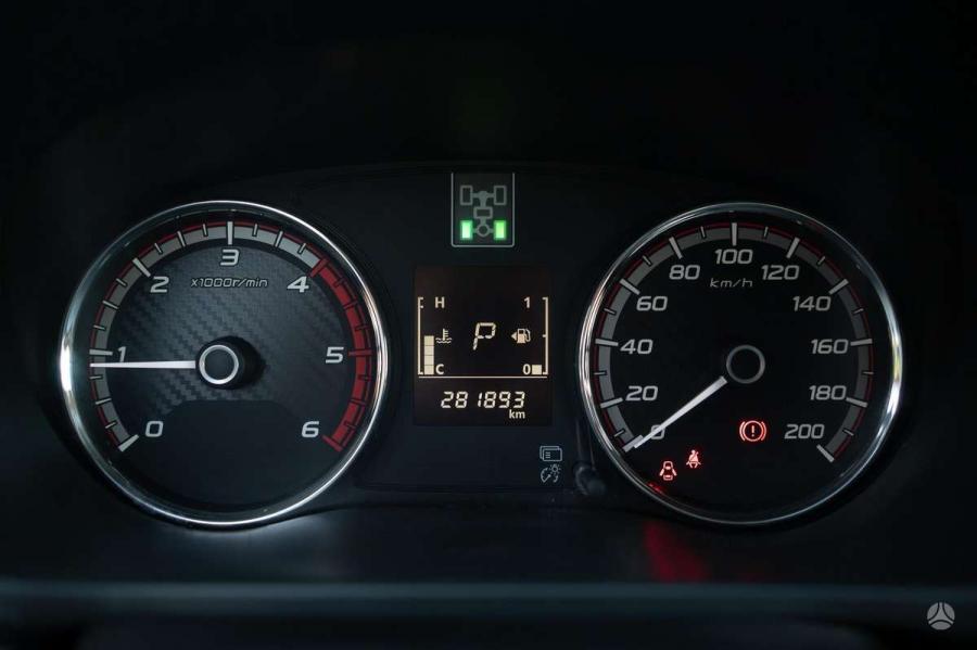 Melns Mitsubishi l-200 2019 Dobele, ar dzinēja tilpumu 2.44 L un nobraukumu 282 tūkst. km par 19965 €, foto 13 vietnē AUTOMOTO.COM.LV