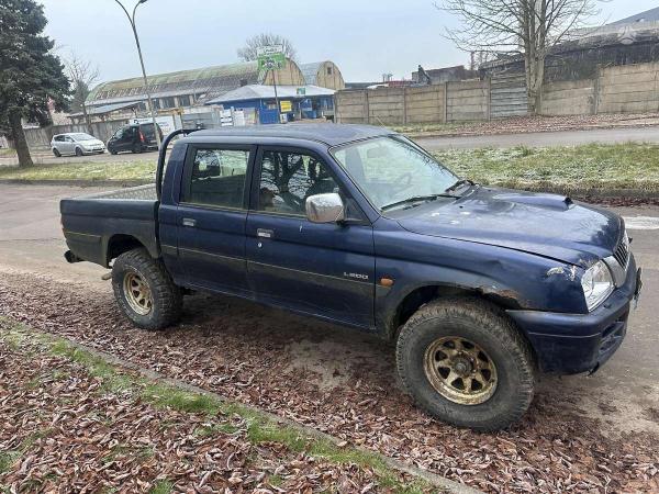 Zils Mitsubishi l-200 2000 Tauragė, ar dzinēja tilpumu 0.00 L un nobraukumu 280 tūkst. km par 2300 €, foto 7 vietnē AUTOMOTO.COM.LV