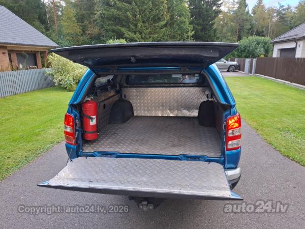 Zils Mitsubishi l-200 2016 Tallina, ar dzinēja tilpumu 2.40 L un nobraukumu 213 tūkst. km par 19900 €, foto 7 vietnē AUTOMOTO.COM.LV